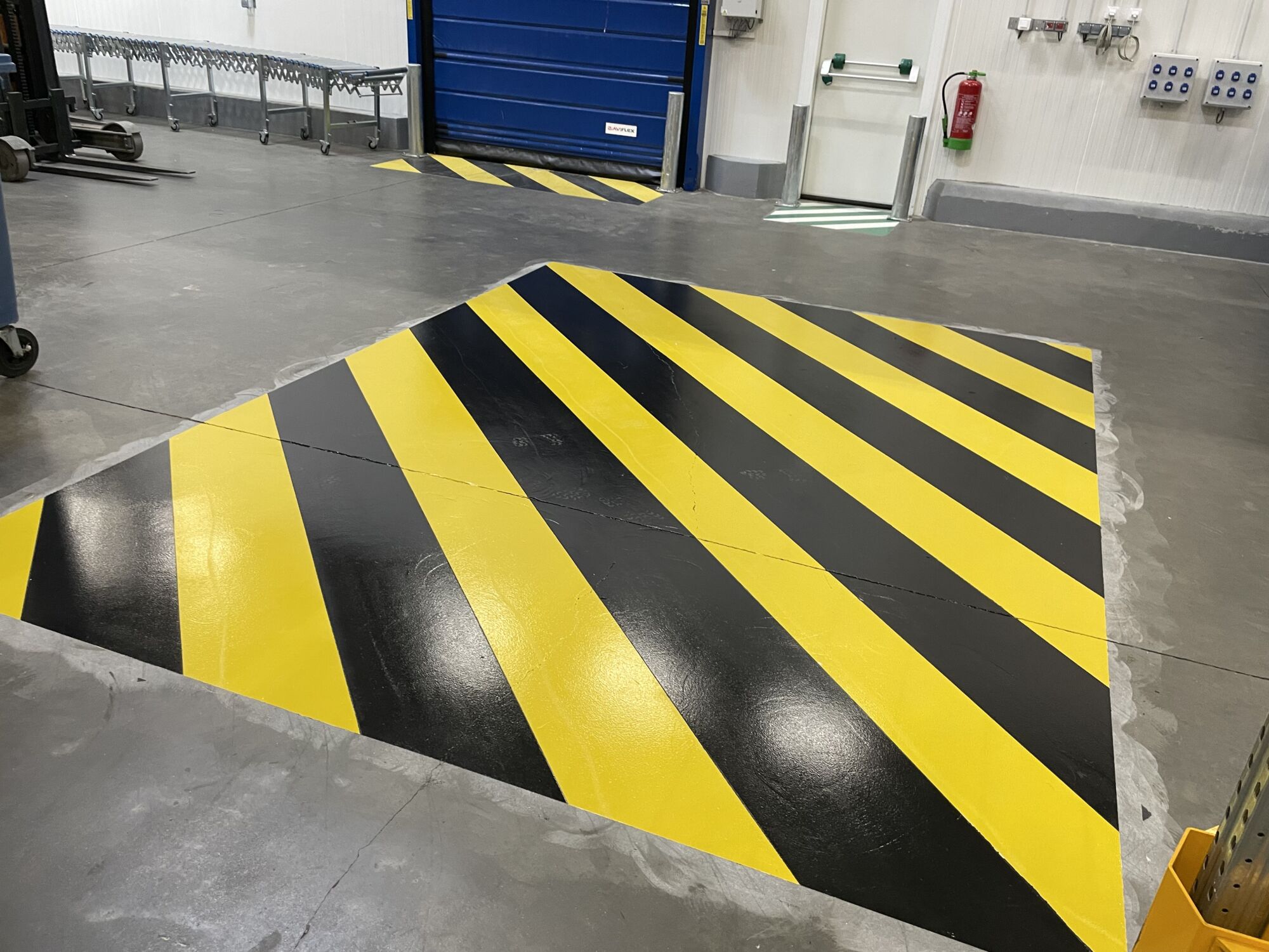 Marquage au Sol & Signalisation pour Industries, Routes & Salles de ...